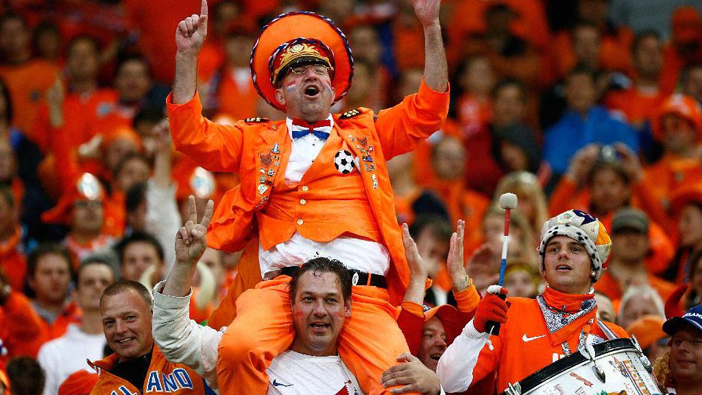 Supporters Oranje feesten er op los | OnsOranje Supporters Oranje feesten er op los | OnsOranje